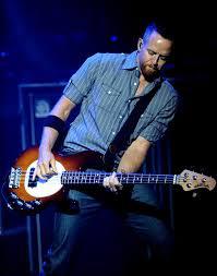 Dave "Phoenix" Farrell :: Linkin Park Music